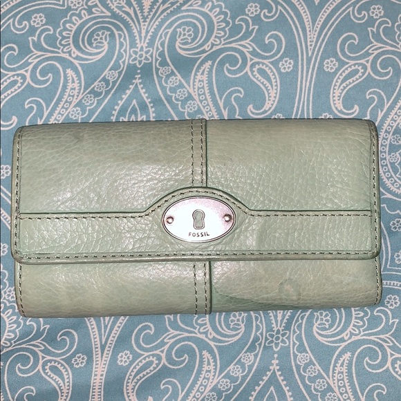 Fossil | Bags | Fossil Green Trifold Wallet | Poshmark